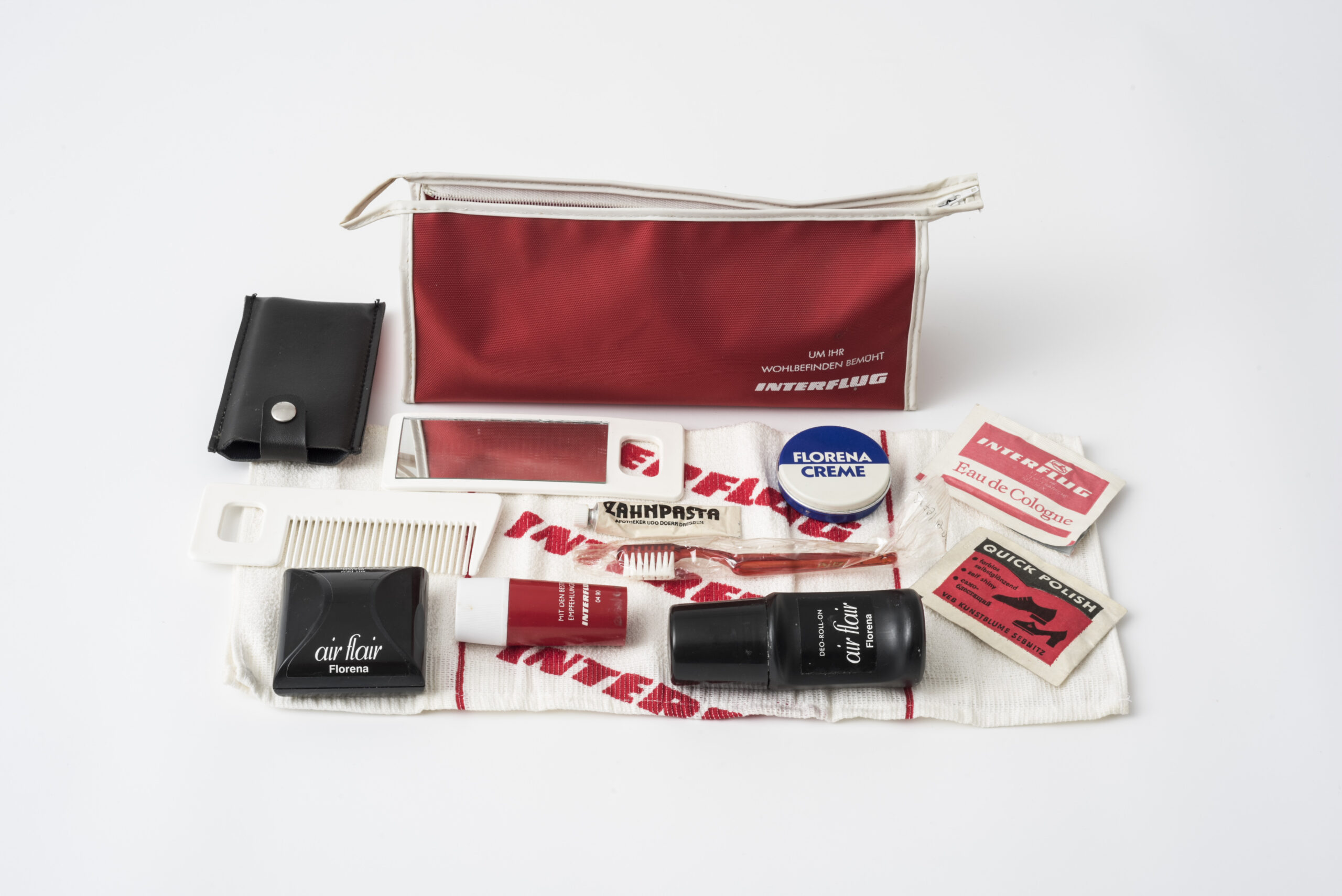 Kulturbeutel von Interflug - Museum Utopie und Alltag Digital